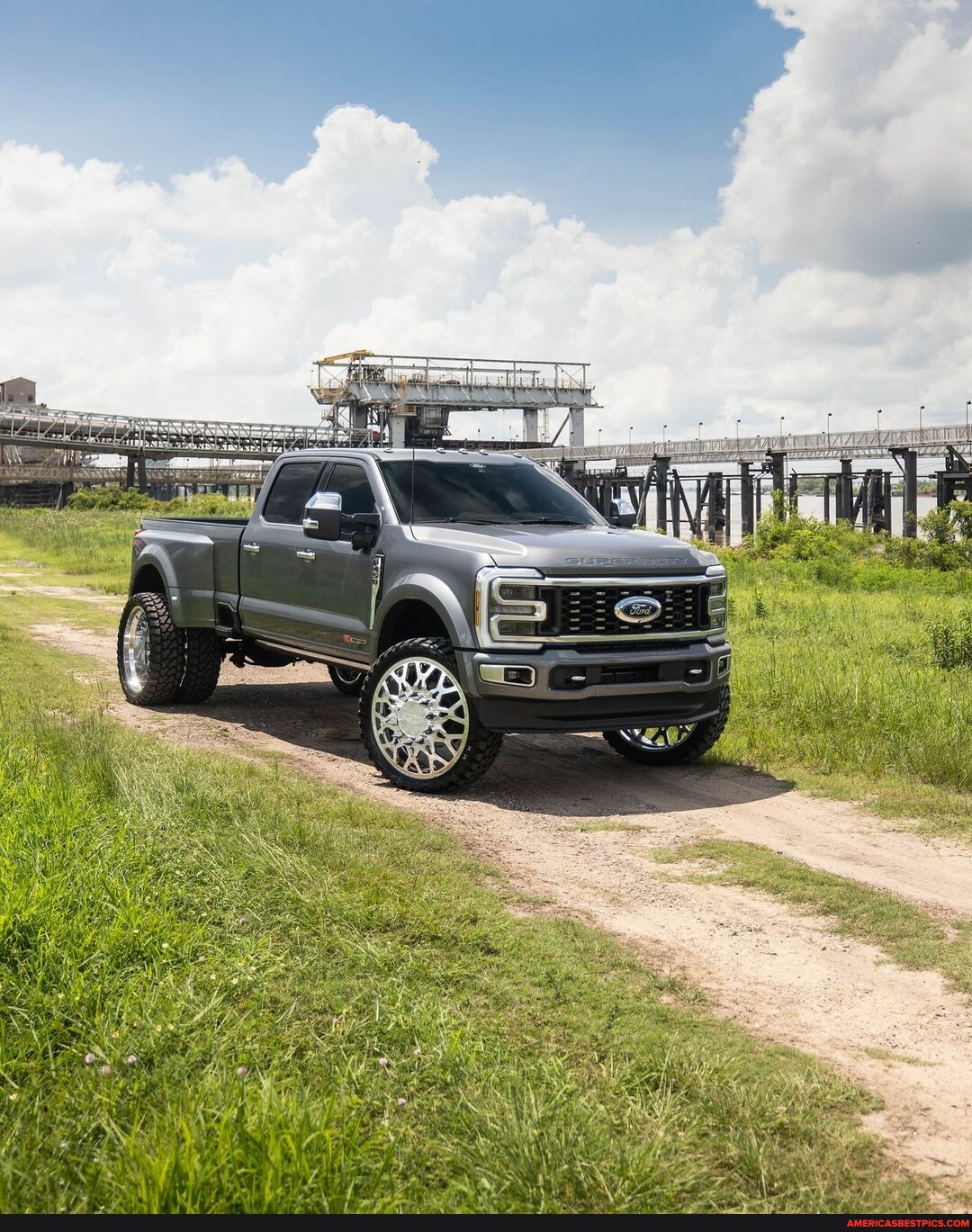 28” JTX Forged BANDIT Dually wheels lookin’ perfect on this F450 ...
