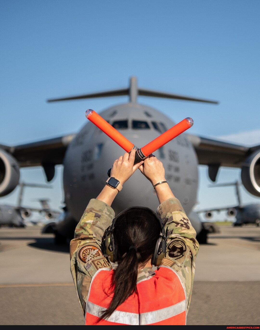 Marks the spot . Chief Master Sgt. Melanie Grim directs a C-17 ...